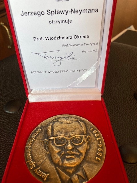 Prof. dr hab. Włodzimierz Okrasa został uhonorowany Medalem im. Jerzego ...